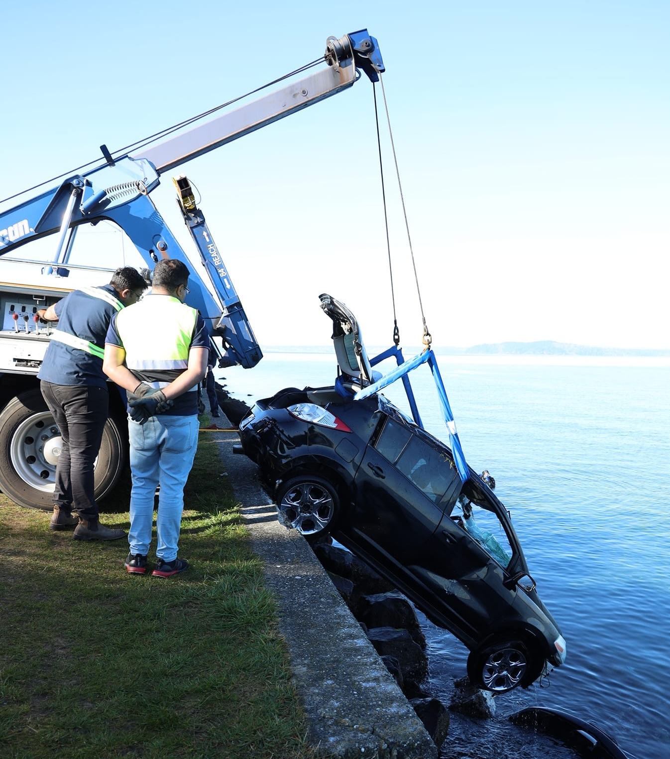 UPDATE: Car that went into the water on Alki Ave recovered | Westside ...